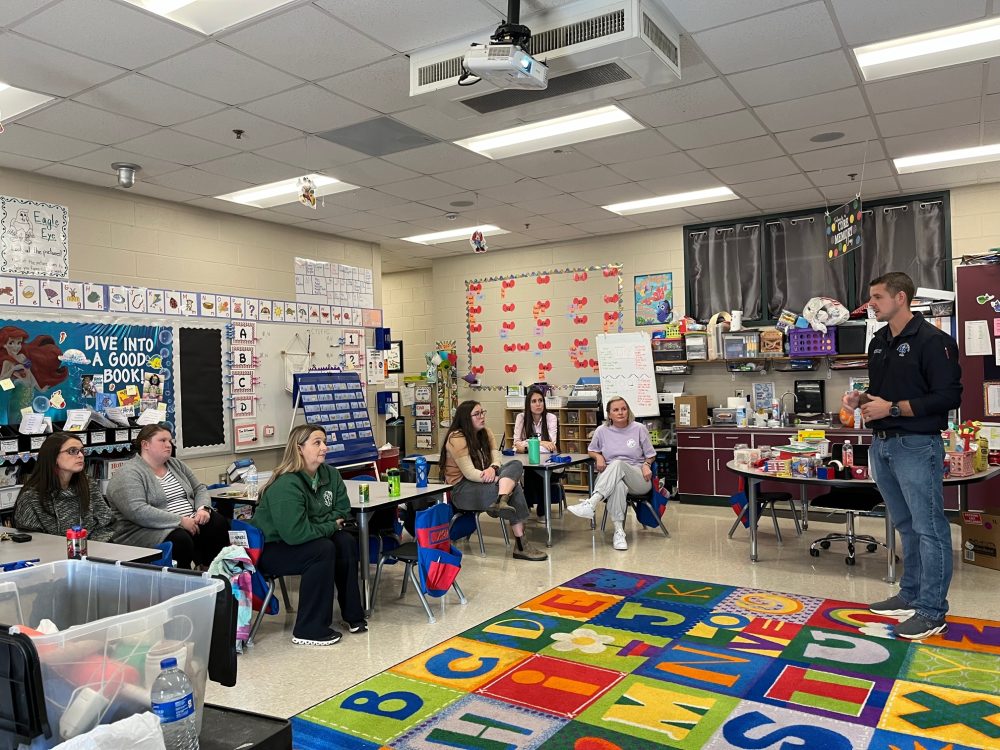 Carnesville Elementary Teachers, Staff Learn How to Stop the Bleed - 92 ...