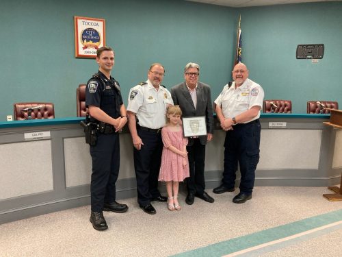 TOCCOA POLICE DEPARTMENT PRESENTS LIFE SAVING AWARD TO 7 YEAR OLD - 92. ...